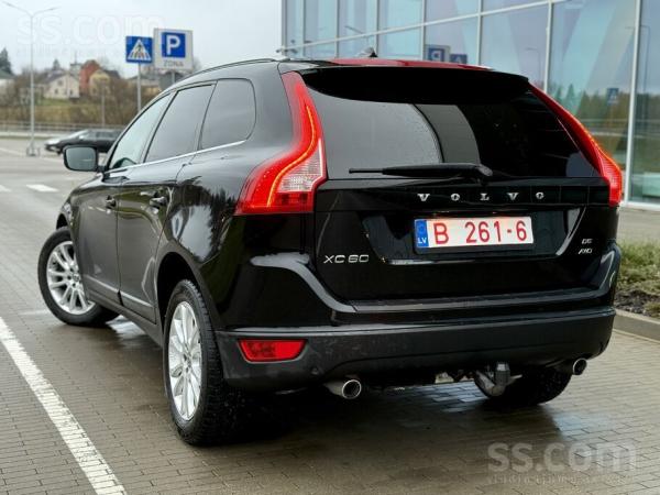 Melns Volvo XC60 2010 Rēzekne, ar dzinēja tilpumu 2.40 L un nobraukumu 269 tūkst. km par 8590 €, foto 4 vietnē AUTOMOTO.COM.LV