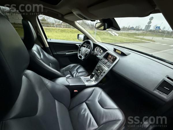 Melns Volvo XC60 2010 Rēzekne, ar dzinēja tilpumu 2.40 L un nobraukumu 269 tūkst. km par 8590 €, foto 9 vietnē AUTOMOTO.COM.LV