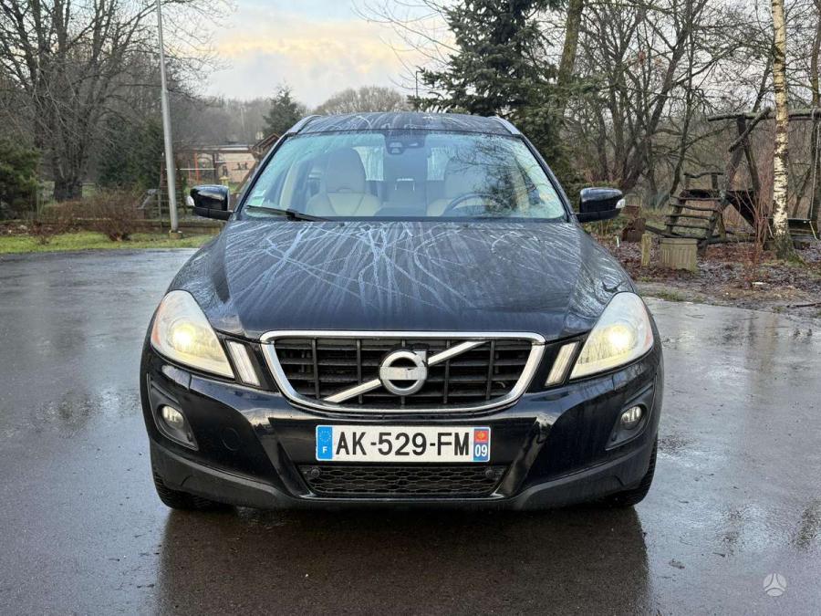 Black Volvo XC60 2010 in Taurage, with an engine capacity of 2.40 L and mileage of 313 thousand km for 6500 €, photo 2 on AUTOMOTO.COM.LV