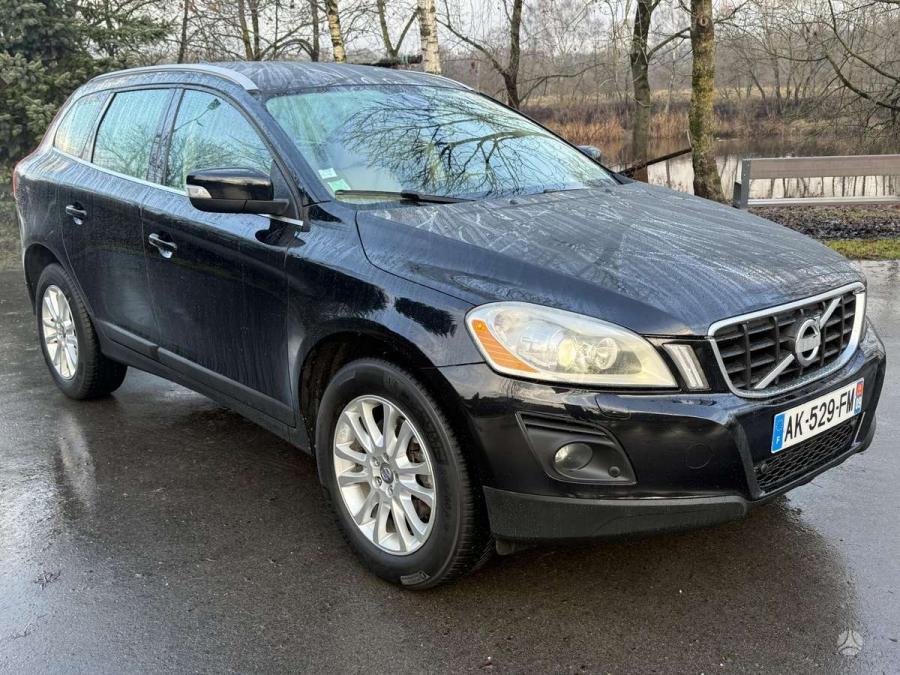 Black Volvo XC60 2010 in Taurage, with an engine capacity of 2.40 L and mileage of 313 thousand km for 6500 €, photo 3 on AUTOMOTO.COM.LV