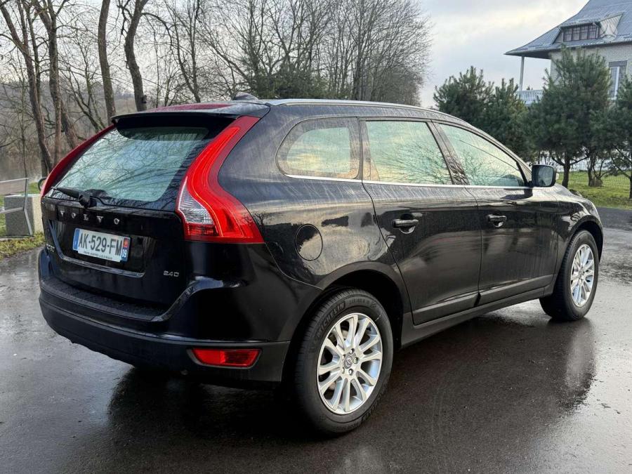 Black Volvo XC60 2010 in Taurage, with an engine capacity of 2.40 L and mileage of 313 thousand km for 6500 €, photo 5 on AUTOMOTO.COM.LV