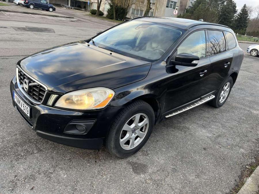 Black Volvo XC60 2010 in Klaipeda, with an engine capacity of 3.20 L and mileage of 300 thousand km for 5400 €, photo 3 on AUTOMOTO.COM.LV