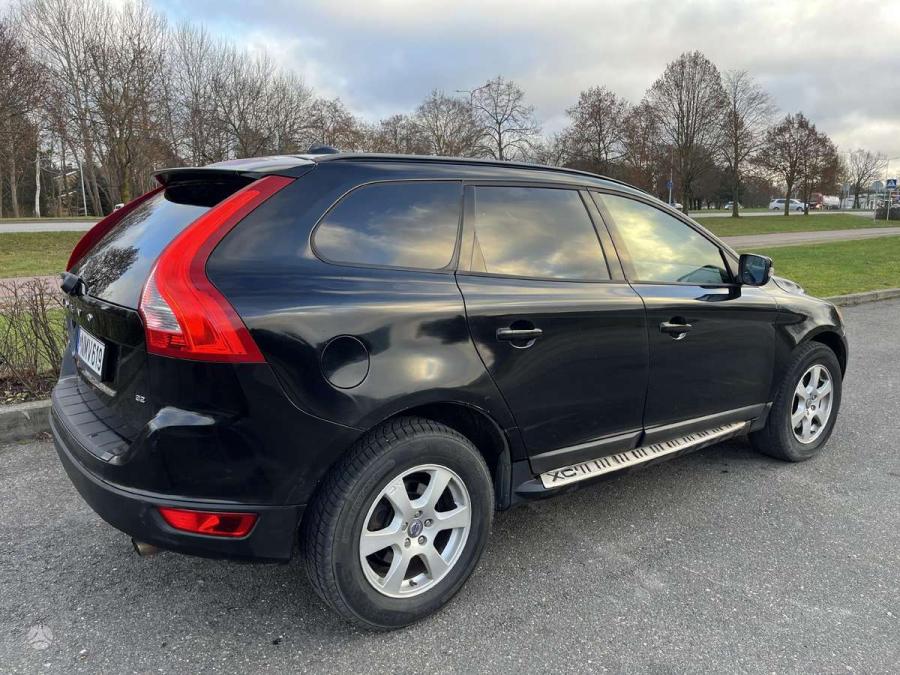 Black Volvo XC60 2010 in Klaipeda, with an engine capacity of 3.20 L and mileage of 300 thousand km for 5400 €, photo 4 on AUTOMOTO.COM.LV