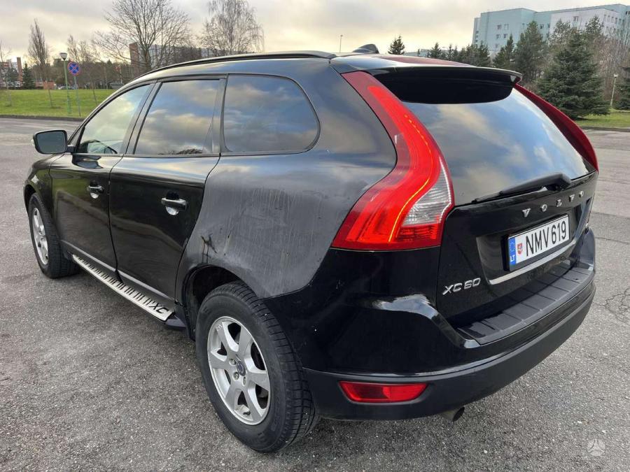 Black Volvo XC60 2010 in Klaipeda, with an engine capacity of 3.20 L and mileage of 300 thousand km for 5400 €, photo 5 on AUTOMOTO.COM.LV