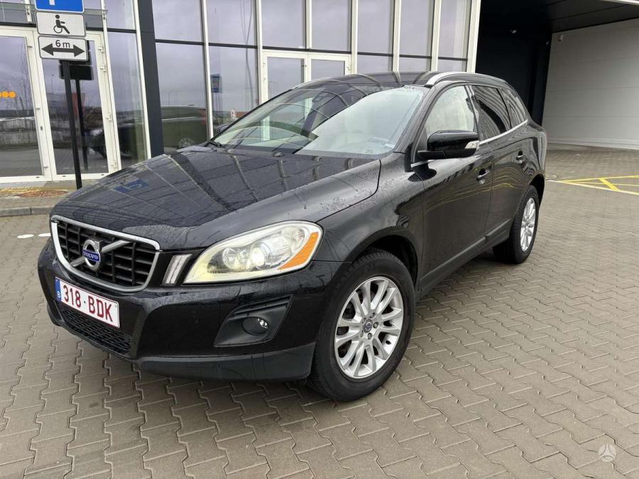 Black Volvo XC60 2010 in Vilnius, with an engine capacity of 2.40 L and mileage of 166 thousand km for 8700 €, photo 1 on AUTOMOTO.COM.LV