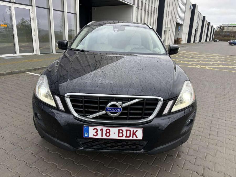 Black Volvo XC60 2010 in Vilnius, with an engine capacity of 2.40 L and mileage of 166 thousand km for 8700 €, photo 2 on AUTOMOTO.COM.LV