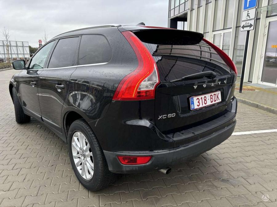 Black Volvo XC60 2010 in Vilnius, with an engine capacity of 2.40 L and mileage of 166 thousand km for 8700 €, photo 6 on AUTOMOTO.COM.LV