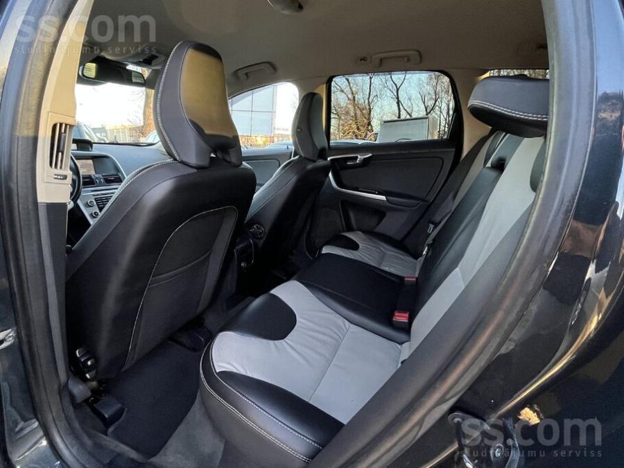 Melns Volvo XC60 2010 Rīga, ar dzinēja tilpumu 2.00 L un nobraukumu 0 tūkst. km par 6990 €, foto 11 vietnē AUTOMOTO.COM.LV
