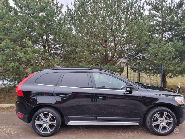 Black Volvo XC60 2010 in Kaunas, with an engine capacity of 2.40 L and mileage of 241 thousand km for 7390 €, photo 7 on AUTOMOTO.COM.LV