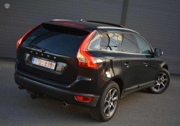 Melns Volvo XC60 2010 Klaipėda, ar dzinēja tilpumu 2.40 L un nobraukumu 320 tūkst. km par 8450 €, foto 2 vietnē AUTOMOTO.COM.LV