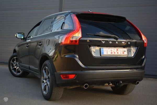 Melns Volvo XC60 2010 Klaipėda, ar dzinēja tilpumu 2.40 L un nobraukumu 320 tūkst. km par 8450 €, foto 4 vietnē AUTOMOTO.COM.LV