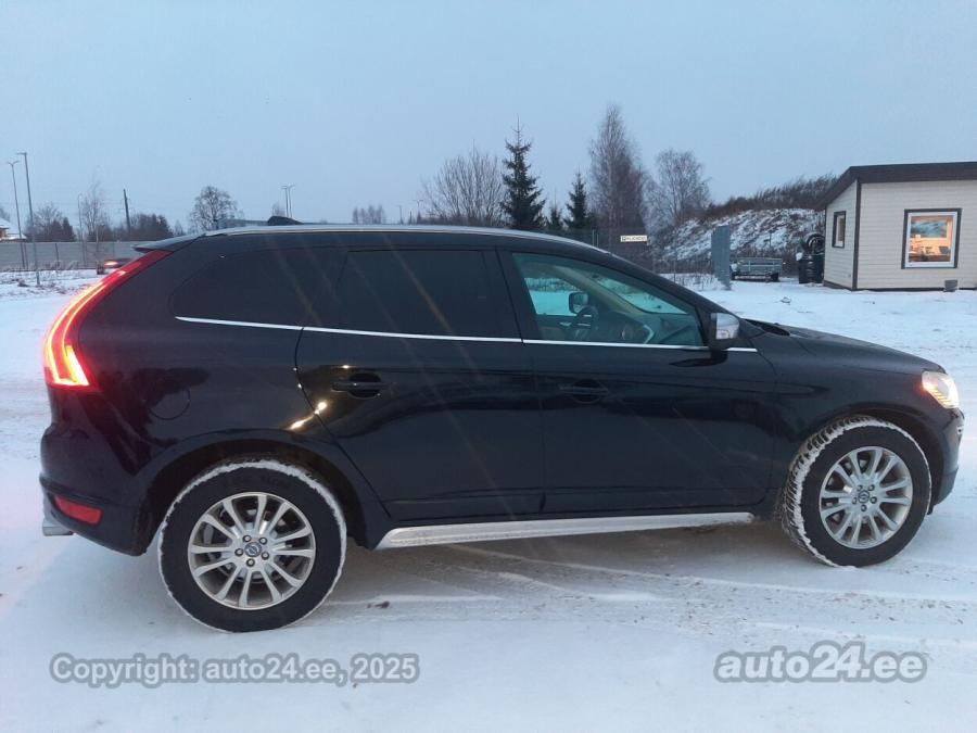 Melns Volvo XC60 2010 Tartu, ar dzinēja tilpumu 2.40 L un nobraukumu 173 tūkst. km par 11190 €, foto 2 vietnē AUTOMOTO.COM.LV