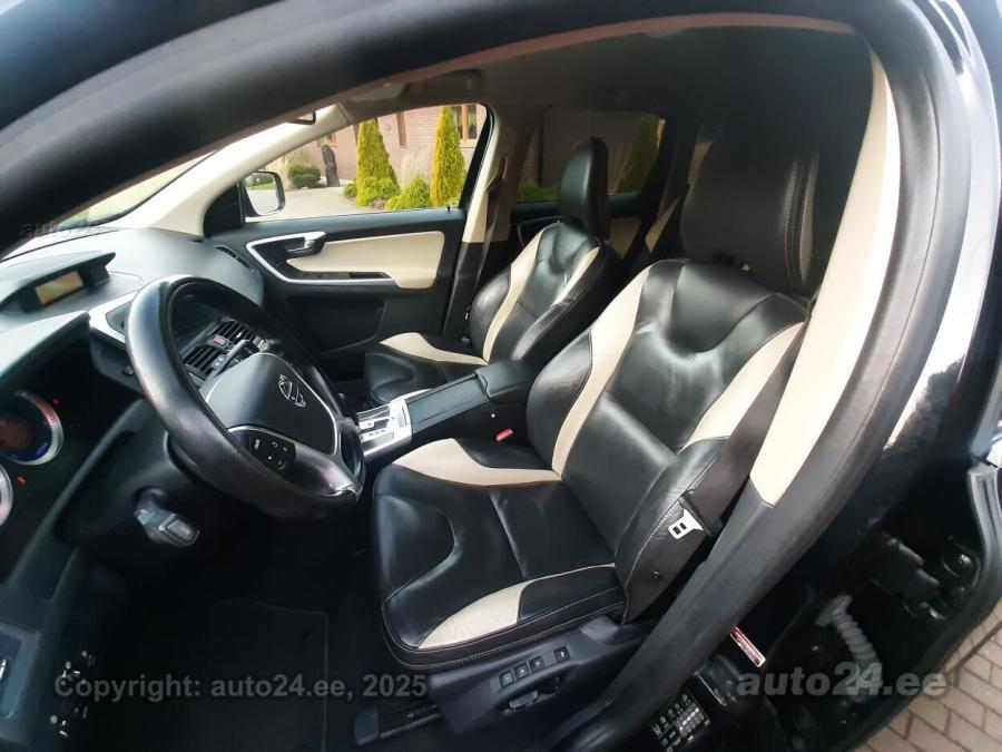 Melns Volvo XC60 2010 Tartu, ar dzinēja tilpumu 2.40 L un nobraukumu 173 tūkst. km par 11190 €, foto 12 vietnē AUTOMOTO.COM.LV