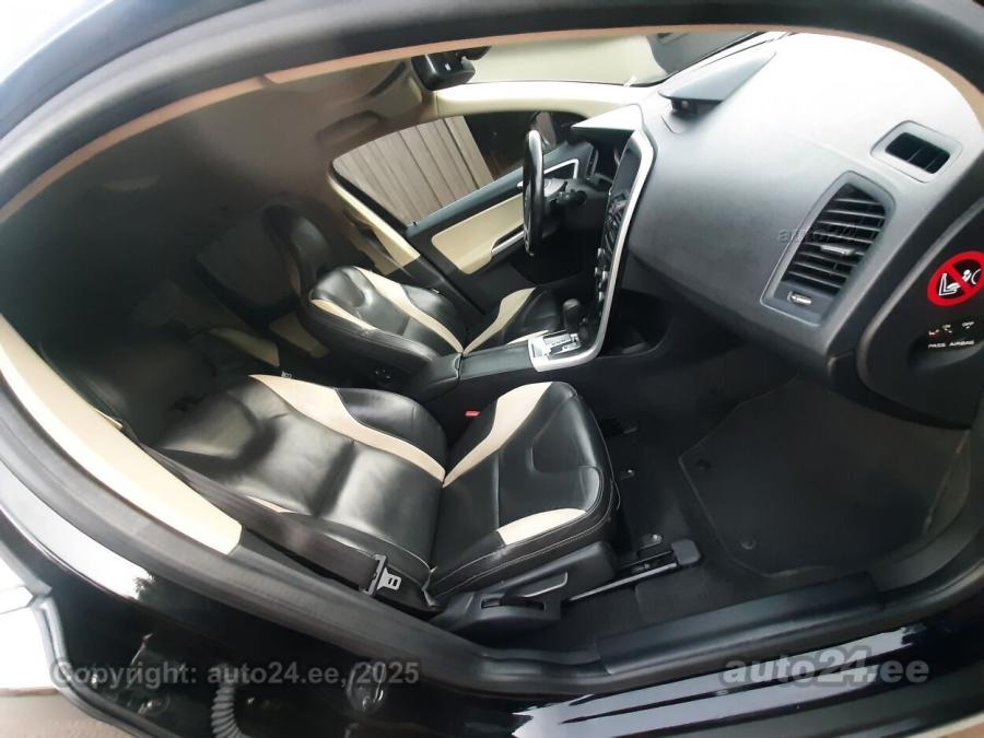 Melns Volvo XC60 2010 Tartu, ar dzinēja tilpumu 2.40 L un nobraukumu 173 tūkst. km par 11190 €, foto 20 vietnē AUTOMOTO.COM.LV