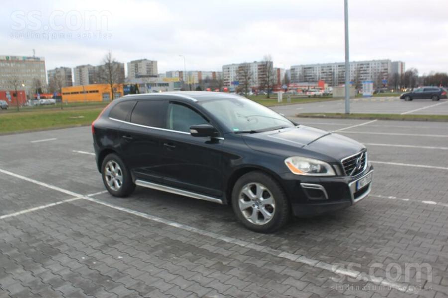 Melns Volvo XC60 2010 Rīga, ar dzinēja tilpumu 2.40 L un nobraukumu 284 tūkst. km par 9000 €, foto 5 vietnē AUTOMOTO.COM.LV
