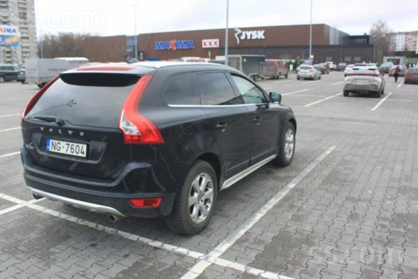 Black Volvo XC60 2010 in Riga, with an engine capacity of 2.40 L and mileage of 284 thousand km for 9000 €, photo 6 on AUTOMOTO.COM.LV