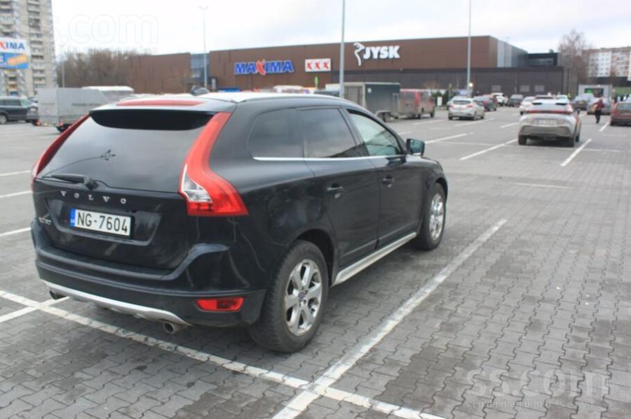 Melns Volvo XC60 2010 Rīga, ar dzinēja tilpumu 2.40 L un nobraukumu 284 tūkst. km par 9000 €, foto 6 vietnē AUTOMOTO.COM.LV