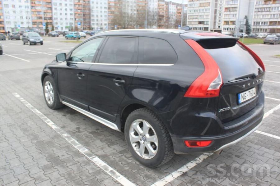 Melns Volvo XC60 2010 Rīga, ar dzinēja tilpumu 2.40 L un nobraukumu 284 tūkst. km par 9000 €, foto 12 vietnē AUTOMOTO.COM.LV