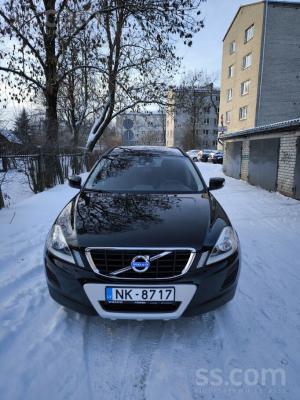 Melns Volvo XC60 2010 Jelgava, ar dzinēja tilpumu 2.40 L un nobraukumu 271 tūkst. km par 10000 €, foto  vietnē AUTOMOTO.COM.LV