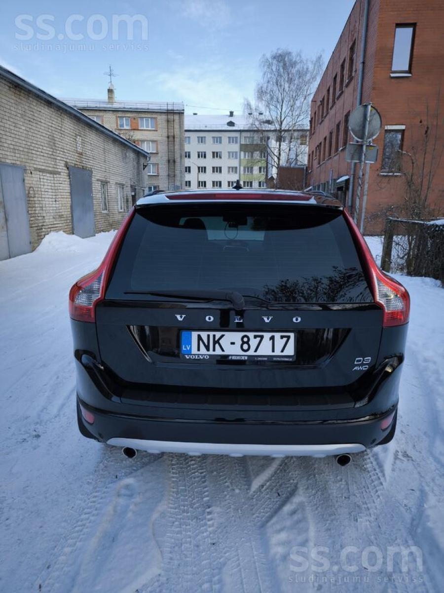 Black Volvo XC60 2010 in Jelgava, with an engine capacity of 2.40 L and mileage of 271 thousand km for 10000 €, photo 2 on AUTOMOTO.COM.LV