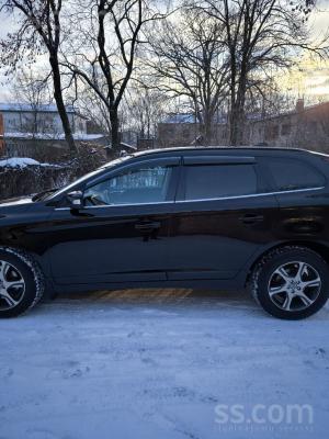 Black Volvo XC60 2010 in Jelgava, with an engine capacity of 2.40 L and mileage of 271 thousand km for 10000 €, photo 6 on AUTOMOTO.COM.LV