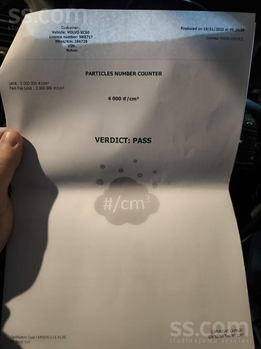 Black Volvo XC60 2010 in Jelgava, with an engine capacity of 2.40 L and mileage of 271 thousand km for 10000 €, photo 11 on AUTOMOTO.COM.LV