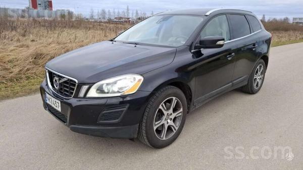 Melns Volvo XC60 2010 Telšiai, ar dzinēja tilpumu 2.00 L un nobraukumu 363 tūkst. km par 4700 €, foto 1 vietnē AUTOMOTO.COM.LV