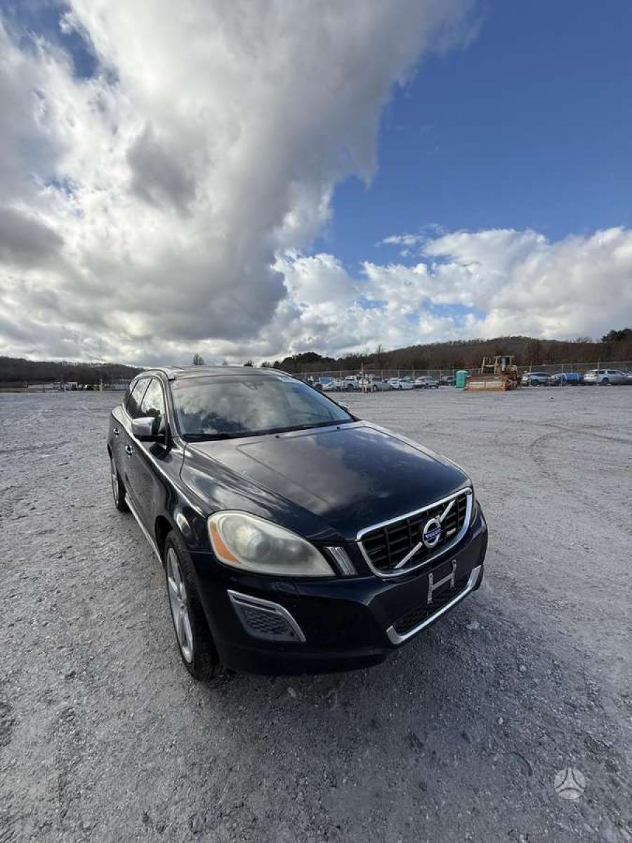 Melns Volvo XC60 2010 Šauļi, ar dzinēja tilpumu 2.95 L un nobraukumu 267 tūkst. km par 4500 €, foto 2 vietnē AUTOMOTO.COM.LV