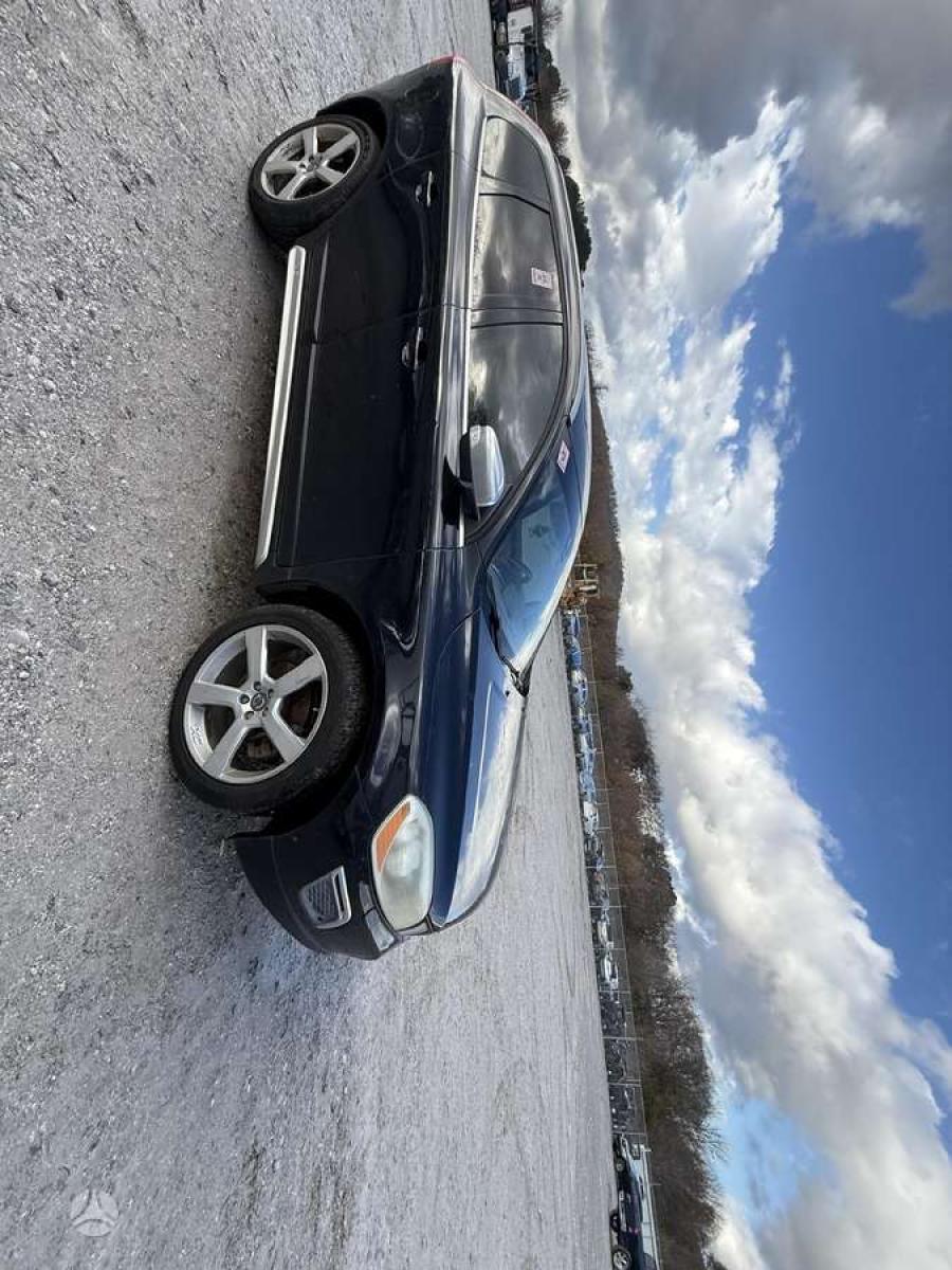 Melns Volvo XC60 2010 Šauļi, ar dzinēja tilpumu 2.95 L un nobraukumu 267 tūkst. km par 4500 €, foto 3 vietnē AUTOMOTO.COM.LV