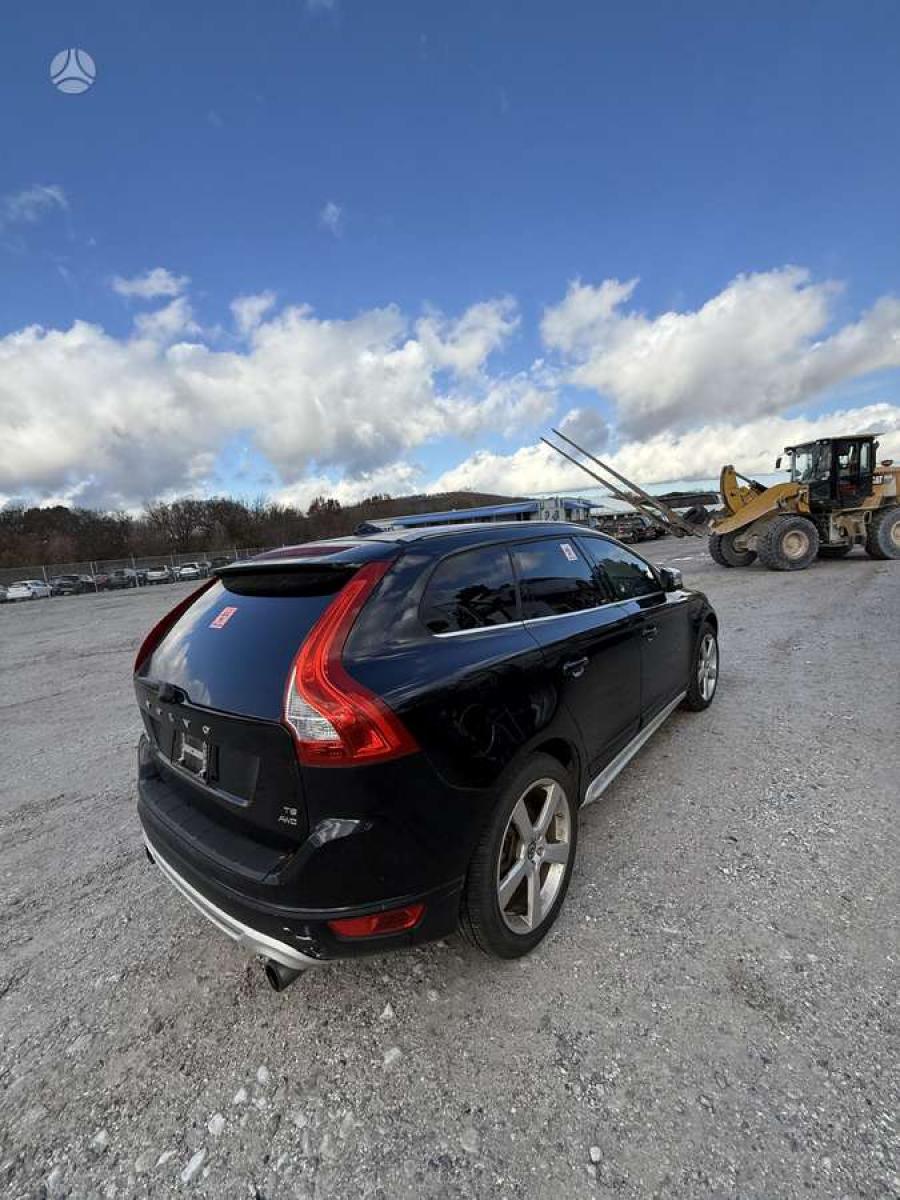 Melns Volvo XC60 2010 Šauļi, ar dzinēja tilpumu 2.95 L un nobraukumu 267 tūkst. km par 4500 €, foto 4 vietnē AUTOMOTO.COM.LV