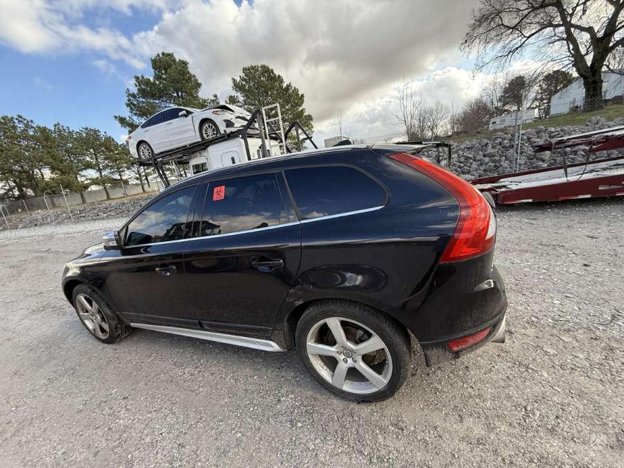 Melns Volvo XC60 2010 Šauļi, ar dzinēja tilpumu 2.95 L un nobraukumu 267 tūkst. km par 4500 €, foto 6 vietnē AUTOMOTO.COM.LV