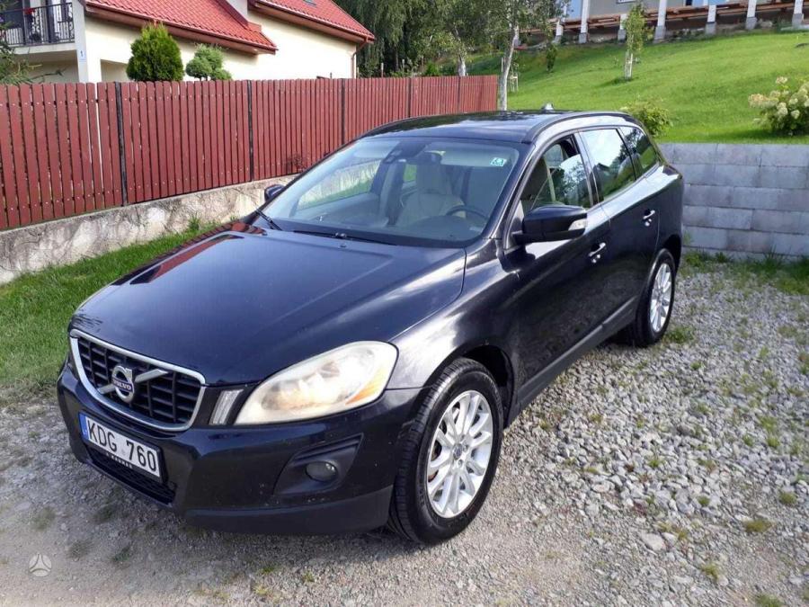 Melns Volvo XC60 2010 Viļņa, ar dzinēja tilpumu 2.40 L un nobraukumu 302 tūkst. km par 7500 €, foto 1 vietnē AUTOMOTO.COM.LV