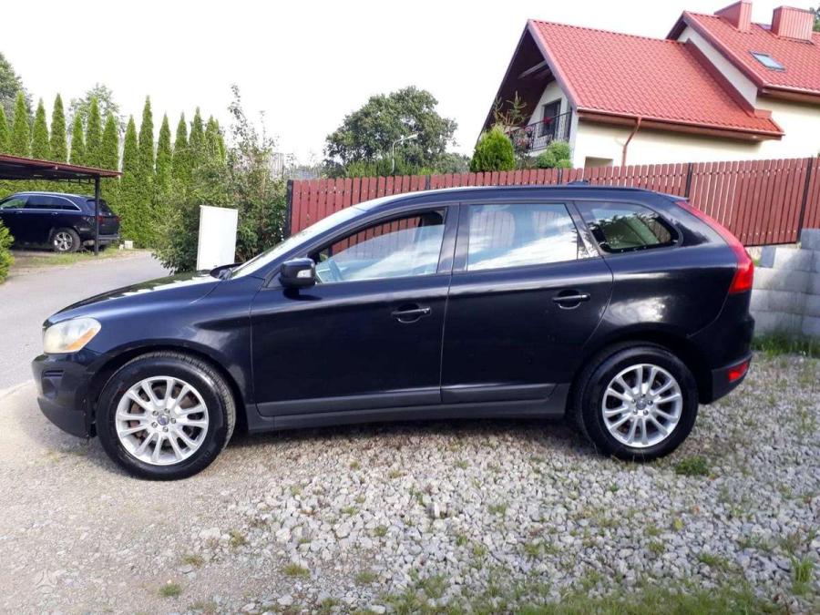 Melns Volvo XC60 2010 Viļņa, ar dzinēja tilpumu 2.40 L un nobraukumu 302 tūkst. km par 7500 €, foto 4 vietnē AUTOMOTO.COM.LV