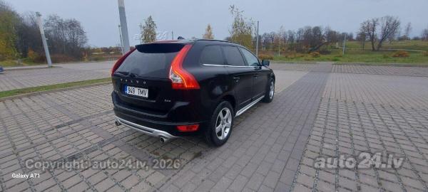 Black Volvo XC60 2010 in Tallinn, with an engine capacity of 2.40 L and mileage of 341 thousand km for 8670 €, photo 2 on AUTOMOTO.COM.LV