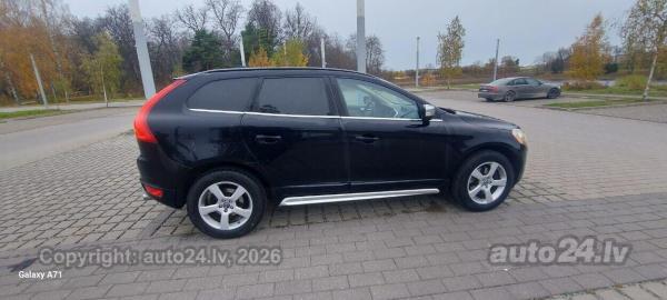 Black Volvo XC60 2010 in Tallinn, with an engine capacity of 2.40 L and mileage of 341 thousand km for 8670 €, photo 3 on AUTOMOTO.COM.LV