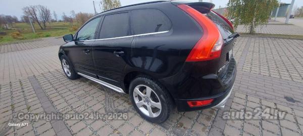 Black Volvo XC60 2010 in Tallinn, with an engine capacity of 2.40 L and mileage of 341 thousand km for 8670 €, photo 9 on AUTOMOTO.COM.LV