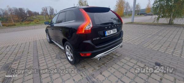 Black Volvo XC60 2010 in Tallinn, with an engine capacity of 2.40 L and mileage of 341 thousand km for 8670 €, photo 10 on AUTOMOTO.COM.LV