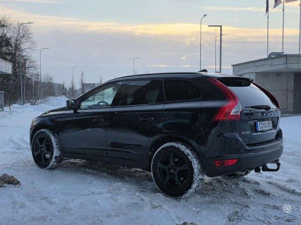 Melns Volvo XC60 2010 Viļņa, ar dzinēja tilpumu 2.40 L un nobraukumu 275 tūkst. km par 8600 €, foto 8 vietnē AUTOMOTO.COM.LV