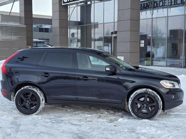Melns Volvo XC60 2010 Viļņa, ar dzinēja tilpumu 2.40 L un nobraukumu 275 tūkst. km par 8600 €, foto 11 vietnē AUTOMOTO.COM.LV