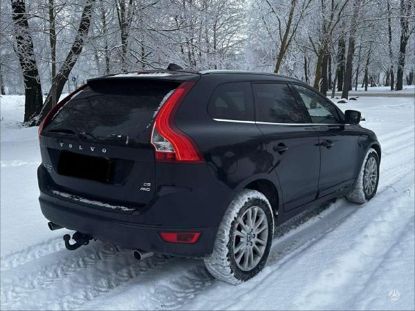 Melns Volvo XC60 2010 Marijampole, ar dzinēja tilpumu 2.40 L un nobraukumu 325 tūkst. km par 5850 €, foto 2 vietnē AUTOMOTO.COM.LV