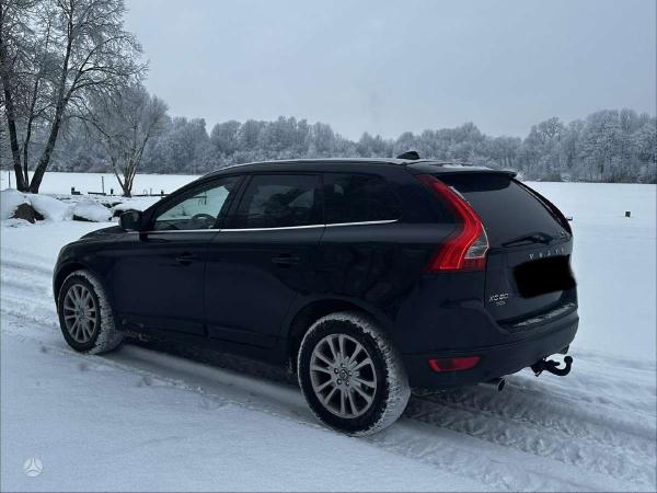Melns Volvo XC60 2010 Marijampole, ar dzinēja tilpumu 2.40 L un nobraukumu 325 tūkst. km par 5850 €, foto 7 vietnē AUTOMOTO.COM.LV