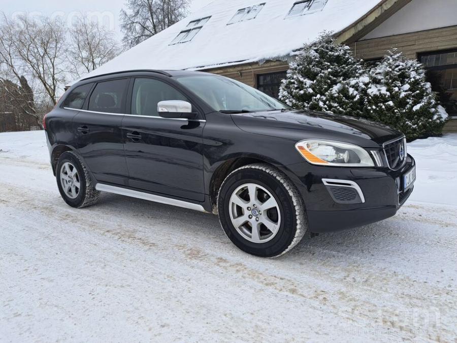 Black Volvo XC60 2010 in Bauska, with an engine capacity of 2.40 L and mileage of 235 thousand km for 8950 €, photo 1 on AUTOMOTO.COM.LV