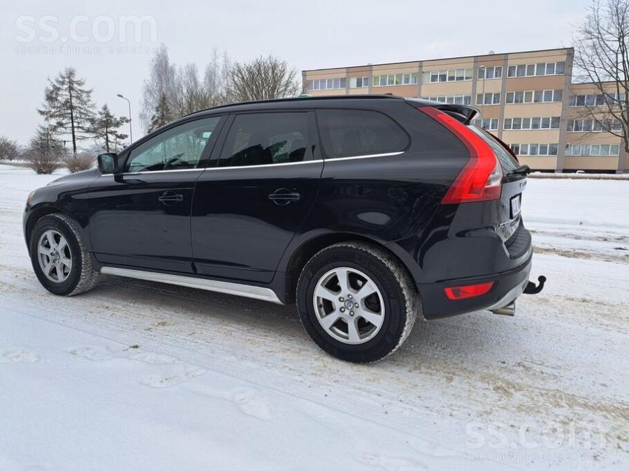 Black Volvo XC60 2010 in Bauska, with an engine capacity of 2.40 L and mileage of 235 thousand km for 8950 €, photo 2 on AUTOMOTO.COM.LV