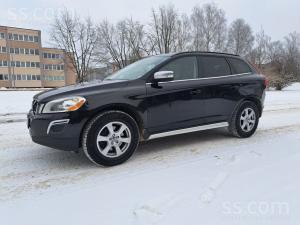 Black Volvo XC60 2010 in Bauska, with an engine capacity of 2.40 L and mileage of 235 thousand km for 8950 €, photo 3 on AUTOMOTO.COM.LV
