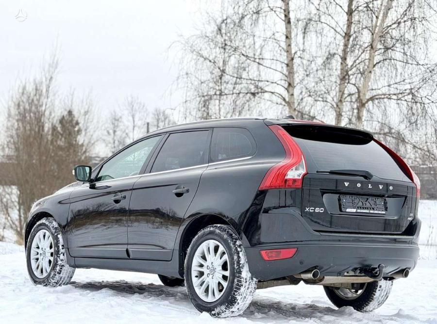 Melns Volvo XC60 2010 Šauļi, ar dzinēja tilpumu 2.40 L un nobraukumu 273 tūkst. km par 9450 €, foto 3 vietnē AUTOMOTO.COM.LV