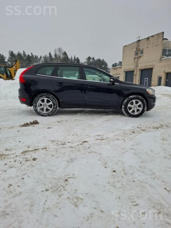 Melns Volvo XC60 2010 Tukums, ar dzinēja tilpumu 2.40 L un nobraukumu 0 tūkst. km par 6200 €, foto 2 vietnē AUTOMOTO.COM.LV