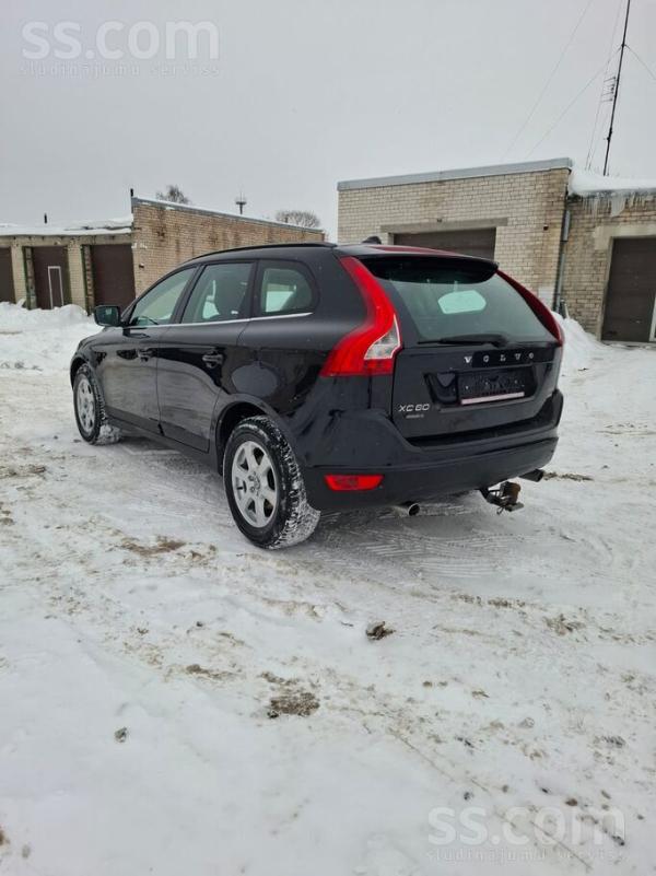Melns Volvo XC60 2010 Tukums, ar dzinēja tilpumu 2.40 L un nobraukumu 0 tūkst. km par 6200 €, foto 4 vietnē AUTOMOTO.COM.LV