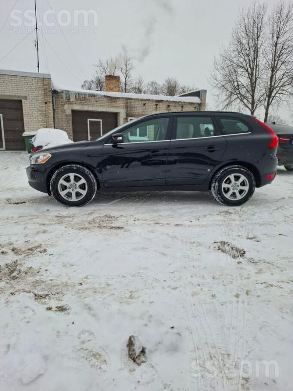 Melns Volvo XC60 2010 Tukums, ar dzinēja tilpumu 2.40 L un nobraukumu 0 tūkst. km par 6200 €, foto 5 vietnē AUTOMOTO.COM.LV