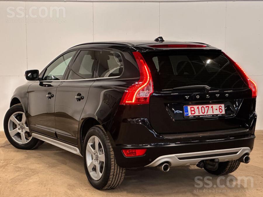 Black Volvo XC60 2010 in Jurmala, with an engine capacity of 2.40 L and mileage of 331 thousand km for 9850 €, photo 10 on AUTOMOTO.COM.LV