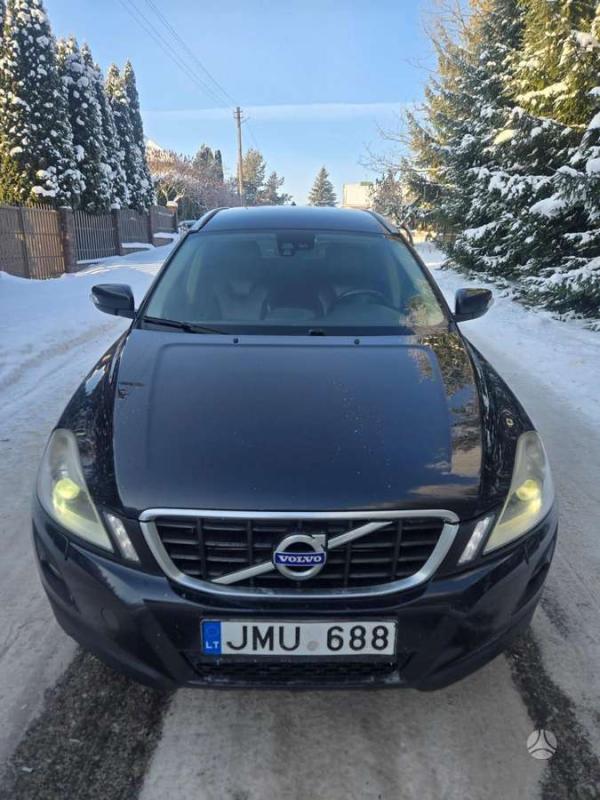 Black Volvo XC60 2010 in Vilnius, with an engine capacity of 2.40 L and mileage of 300 thousand km for 5950 €, photo 10 on AUTOMOTO.COM.LV